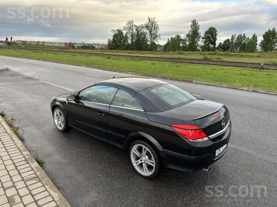 Melns Opel Astra 2007 Rēzekne, ar dzinēja tilpumu 1.90 L un nobraukumu 214 tūkst. km par 2650 €, foto 4 vietnē AUTOMOTO.COM.LV