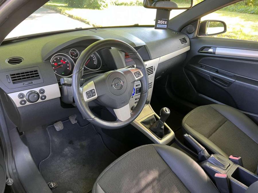 Black Opel Astra 2007 in Vilnius, with an engine capacity of 1.80 L and mileage of 156 thousand km for 3500 €, photo 14 on AUTOMOTO.COM.LV