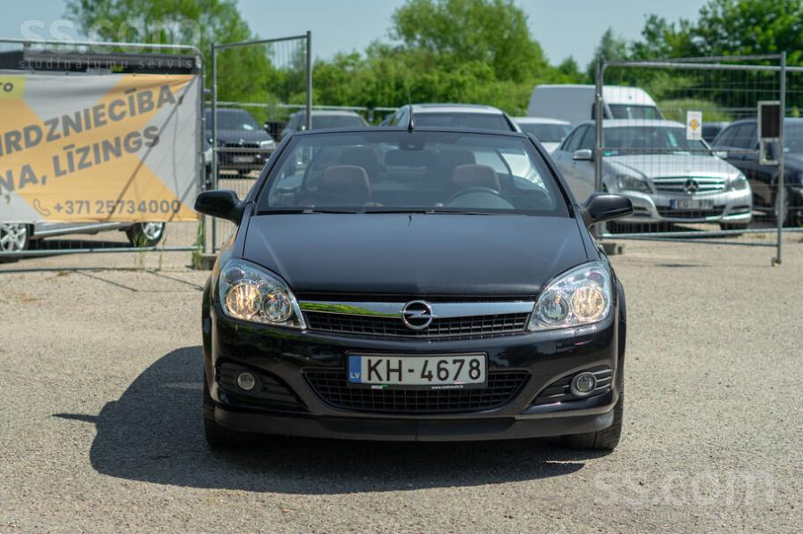 Black Opel Astra 2008 in Liepaja, with an engine capacity of 1.90 L and mileage of 202 thousand km for 3000 €, photo 2 on AUTOMOTO.COM.LV