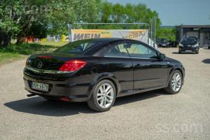 Black Opel Astra 2008 in Liepaja, with an engine capacity of 1.90 L and mileage of 202 thousand km for 3000 €, photo 8 on AUTOMOTO.COM.LV