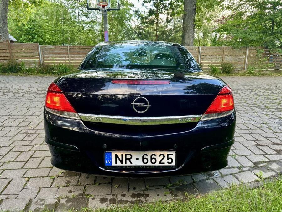 Black Opel Astra 2008 in Riga, with an engine capacity of 1.90 L and mileage of 245 thousand km for 1500 €, photo 3 on AUTOMOTO.COM.LV