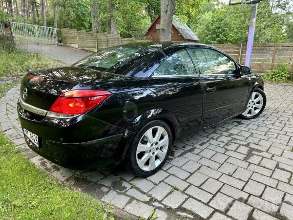 Black Opel Astra 2008 in Riga, with an engine capacity of 1.90 L and mileage of 245 thousand km for 1500 €, photo 4 on AUTOMOTO.COM.LV