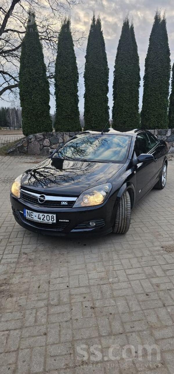 Black Opel Astra 2008 in Riga, with an engine capacity of 1.90 L and mileage of 287 thousand km for 3300 €, photo 5 on AUTOMOTO.COM.LV