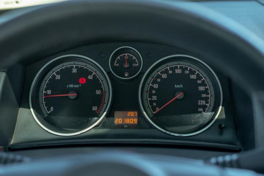 Melns Opel Astra 2008 Rīga, ar dzinēja tilpumu 1.90 L un nobraukumu 202 tūkst. km par 2300 €, foto 18 vietnē AUTOMOTO.COM.LV