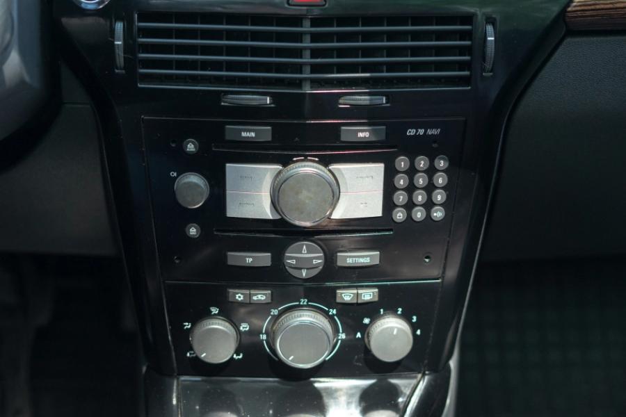 Melns Opel Astra 2008 Rīga, ar dzinēja tilpumu 1.90 L un nobraukumu 202 tūkst. km par 2300 €, foto 20 vietnē AUTOMOTO.COM.LV