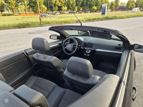 Black Opel Astra 2008 in Kaunas, with an engine capacity of 1.90 L and mileage of 308 thousand km for 1600 €, photo 7 on AUTOMOTO.COM.LV