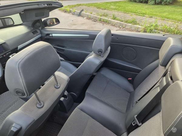 Black Opel Astra 2008 in Kaunas, with an engine capacity of 1.90 L and mileage of 308 thousand km for 1600 €, photo 9 on AUTOMOTO.COM.LV
