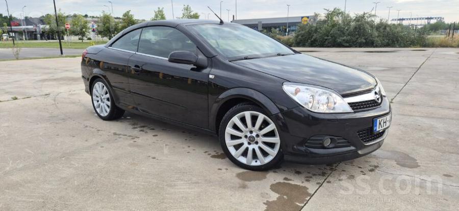 Black Opel Astra 2008 in Riga, with an engine capacity of 1.90 L and mileage of 210 thousand km for 3690 €, photo 6 on AUTOMOTO.COM.LV