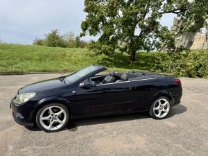 Black Opel Astra 2008 in Kaunas, with an engine capacity of 1.90 L and mileage of 311 thousand km for 2200 €, photo 3 on AUTOMOTO.COM.LV
