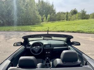 Black Opel Astra 2008 in Kaunas, with an engine capacity of 1.90 L and mileage of 311 thousand km for 2200 €, photo 9 on AUTOMOTO.COM.LV