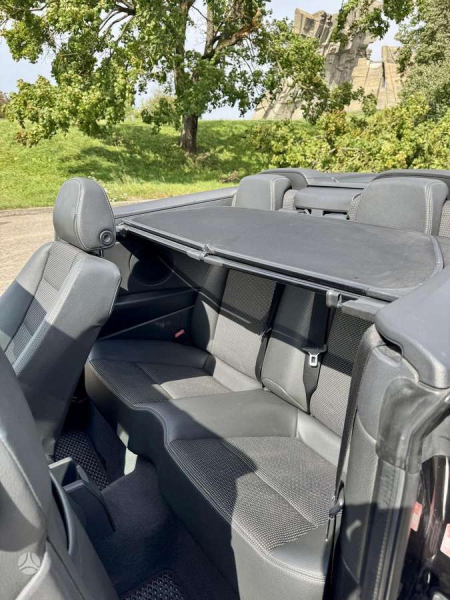 Black Opel Astra 2008 in Kaunas, with an engine capacity of 1.90 L and mileage of 311 thousand km for 2200 €, photo 13 on AUTOMOTO.COM.LV
