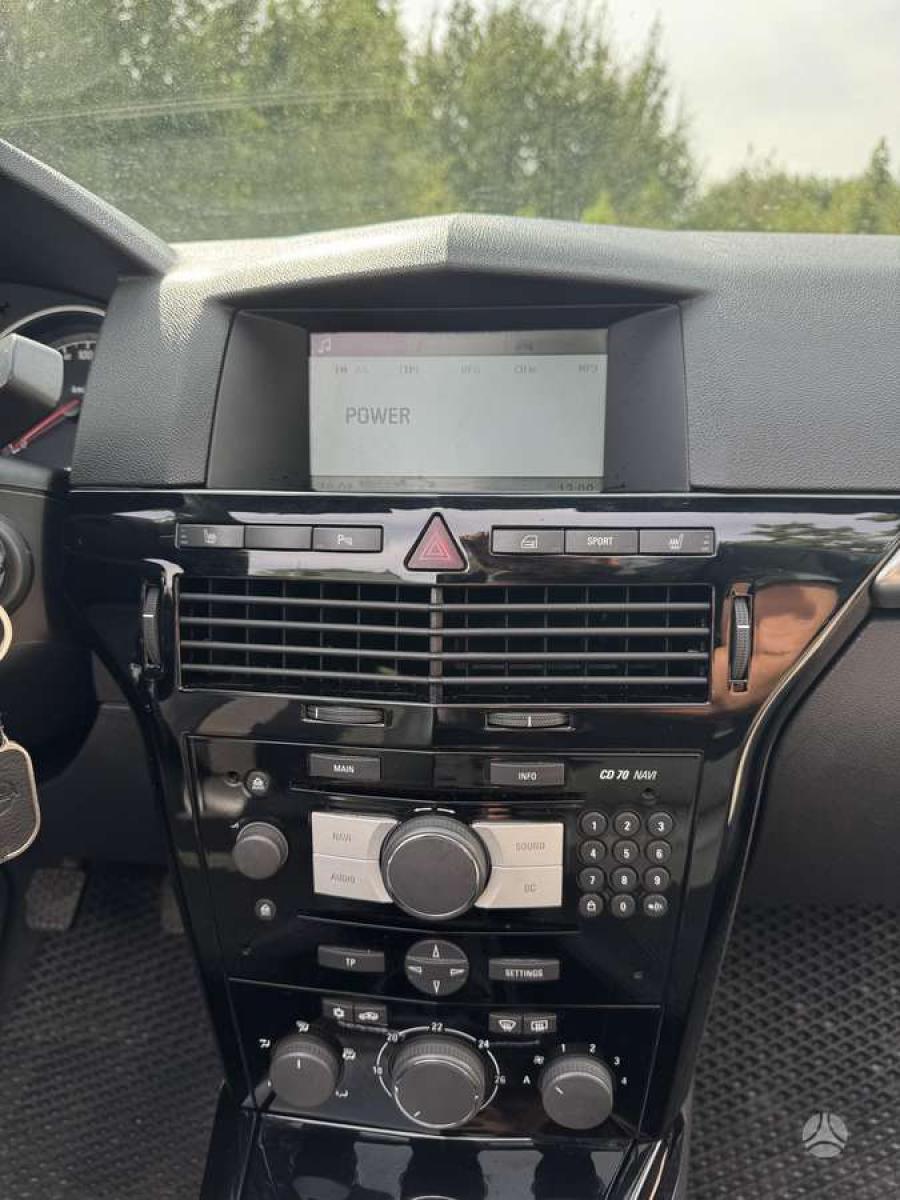 Black Opel Astra 2008 in Kaunas, with an engine capacity of 1.90 L and mileage of 311 thousand km for 2200 €, photo 15 on AUTOMOTO.COM.LV