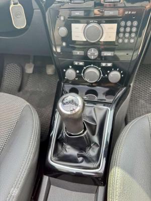 Black Opel Astra 2008 in Kaunas, with an engine capacity of 1.90 L and mileage of 311 thousand km for 2200 €, photo 16 on AUTOMOTO.COM.LV