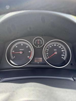 Black Opel Astra 2008 in Kaunas, with an engine capacity of 1.90 L and mileage of 311 thousand km for 2200 €, photo 17 on AUTOMOTO.COM.LV