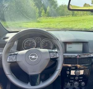 Black Opel Astra 2008 in Kaunas, with an engine capacity of 1.90 L and mileage of 311 thousand km for 2200 €, photo 18 on AUTOMOTO.COM.LV