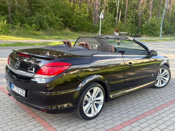 Black Opel Astra 2008 in Birstonas, with an engine capacity of 1.90 L and mileage of 219 thousand km for 3150 €, photo 3 on AUTOMOTO.COM.LV