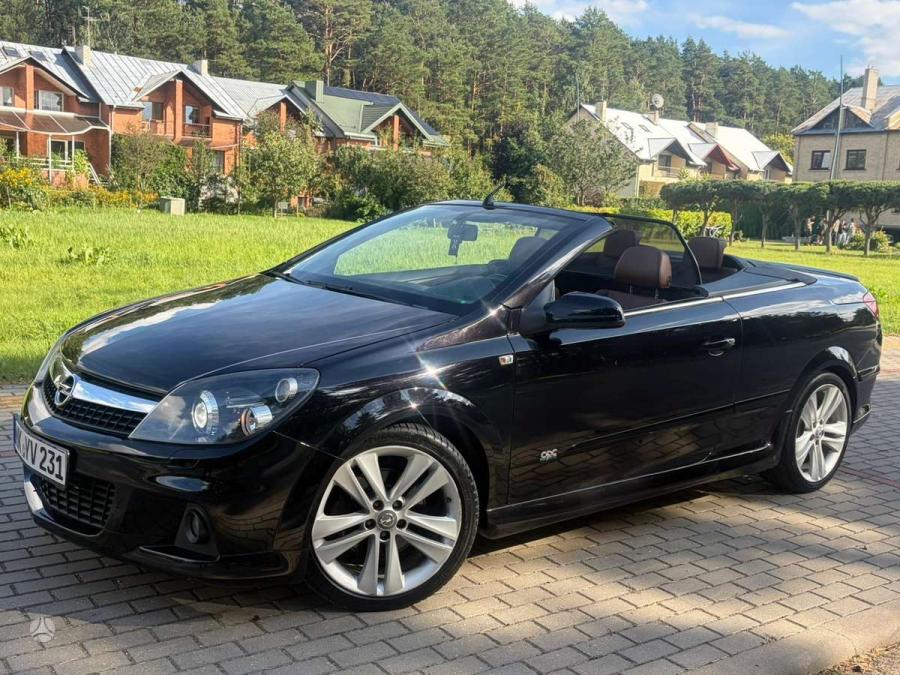 Black Opel Astra 2008 in Birstonas, with an engine capacity of 1.90 L and mileage of 219 thousand km for 3150 €, photo 4 on AUTOMOTO.COM.LV