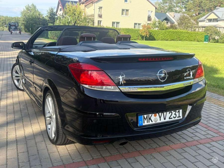 Black Opel Astra 2008 in Birstonas, with an engine capacity of 1.90 L and mileage of 219 thousand km for 3150 €, photo 7 on AUTOMOTO.COM.LV