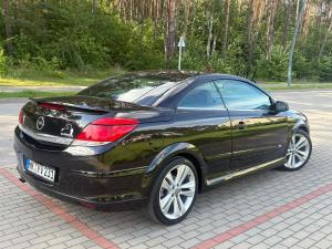 Black Opel Astra 2008 in Birstonas, with an engine capacity of 1.90 L and mileage of 219 thousand km for 3150 €, photo 8 on AUTOMOTO.COM.LV