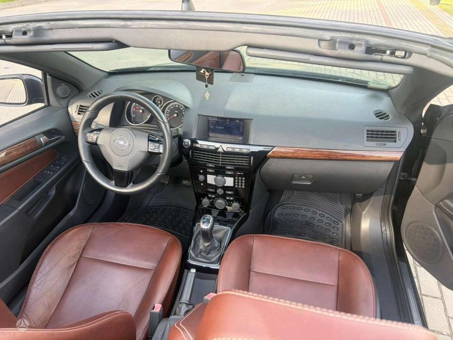 Black Opel Astra 2008 in Birstonas, with an engine capacity of 1.90 L and mileage of 219 thousand km for 3150 €, photo 22 on AUTOMOTO.COM.LV