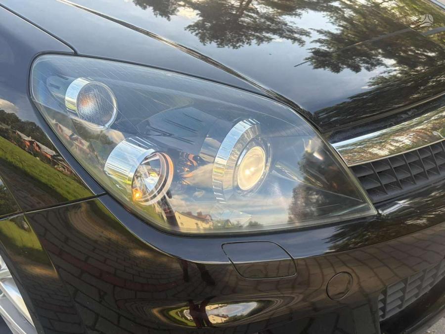 Black Opel Astra 2008 in Birstonas, with an engine capacity of 1.90 L and mileage of 219 thousand km for 3150 €, photo 23 on AUTOMOTO.COM.LV