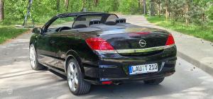 Black Opel Astra 2009 in Vilnius, with an engine capacity of 1.80 L and mileage of 198 thousand km for 2500 €, photo 5 on AUTOMOTO.COM.LV