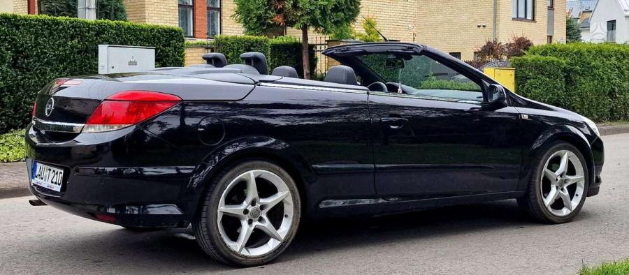 Black Opel Astra 2009 in Vilnius, with an engine capacity of 1.80 L and mileage of 198 thousand km for 2500 €, photo 6 on AUTOMOTO.COM.LV