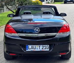 Black Opel Astra 2009 in Vilnius, with an engine capacity of 1.80 L and mileage of 198 thousand km for 2500 €, photo 7 on AUTOMOTO.COM.LV
