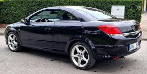 Black Opel Astra 2009 in Vilnius, with an engine capacity of 1.80 L and mileage of 198 thousand km for 2500 €, photo 9 on AUTOMOTO.COM.LV