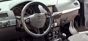 Black Opel Astra 2009 in Vilnius, with an engine capacity of 1.80 L and mileage of 198 thousand km for 2500 €, photo 12 on AUTOMOTO.COM.LV