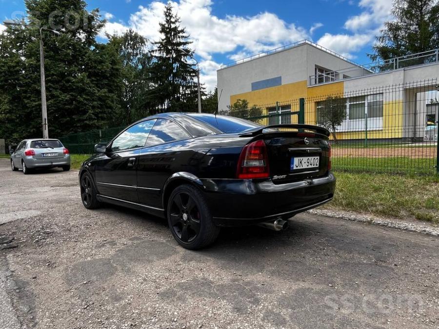 Black Opel Astra 2001 in Daugavpils, with an engine capacity of 2.20 L and mileage of 300 thousand km for 2200 €, photo 1 on AUTOMOTO.COM.LV