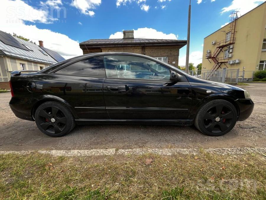 Black Opel Astra 2001 in Daugavpils, with an engine capacity of 2.20 L and mileage of 300 thousand km for 2200 €, photo 5 on AUTOMOTO.COM.LV
