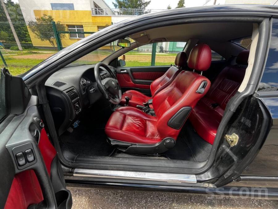 Black Opel Astra 2001 in Daugavpils, with an engine capacity of 2.20 L and mileage of 300 thousand km for 2200 €, photo 6 on AUTOMOTO.COM.LV