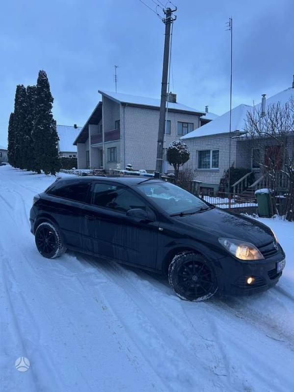 Black Opel Astra 2005 in Alytus, with an engine capacity of 1.60 L and mileage of 228 thousand km for 1500 €, photo 2 on AUTOMOTO.COM.LV