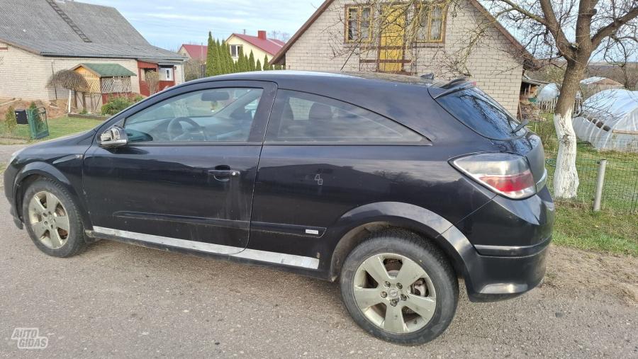 Melns Opel Astra 2005 Jonava, ar dzinēja tilpumu 1.70 L un nobraukumu 339 tūkst. km par 1000 €, foto 1 vietnē AUTOMOTO.COM.LV