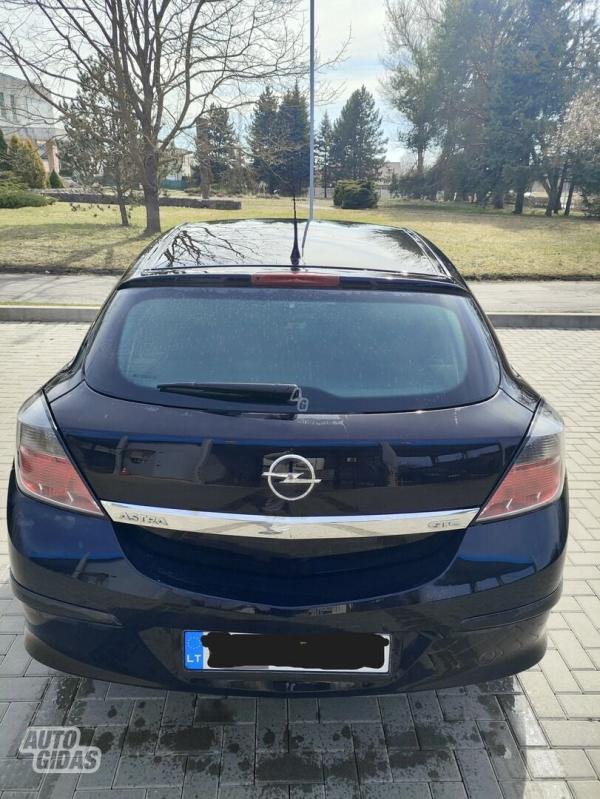 Black Opel Astra 2005 in Vilnius, with an engine capacity of 1.90 L and mileage of 287 thousand km for 1100 €, photo 2 on AUTOMOTO.COM.LV