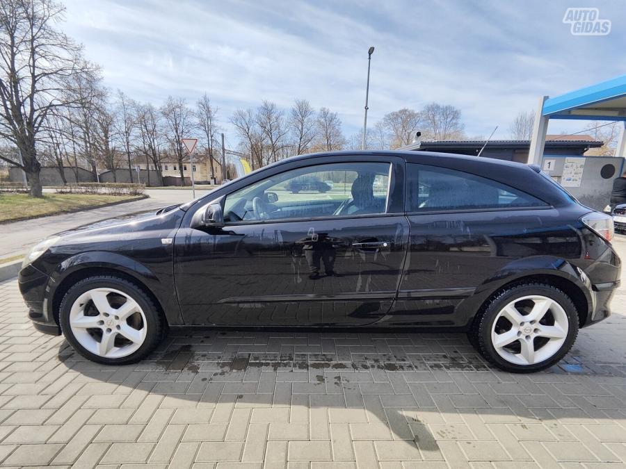 Black Opel Astra 2005 in Vilnius, with an engine capacity of 1.90 L and mileage of 287 thousand km for 1100 €, photo 6 on AUTOMOTO.COM.LV