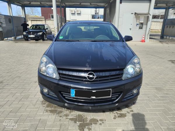 Black Opel Astra 2005 in Vilnius, with an engine capacity of 1.90 L and mileage of 287 thousand km for 1100 €, photo 6 on AUTOMOTO.COM.LV