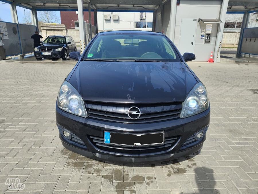 Black Opel Astra 2005 in Vilnius, with an engine capacity of 1.90 L and mileage of 287 thousand km for 1100 €, photo 7 on AUTOMOTO.COM.LV