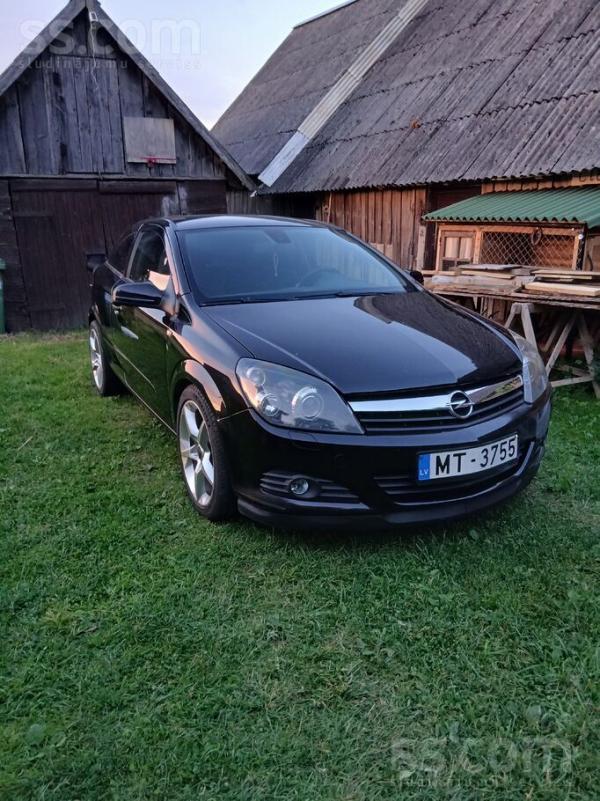 Black Opel Astra 2005 in Jekabpils, with an engine capacity of 1.90 L and mileage of 282 thousand km for 1900 €, photo 1 on AUTOMOTO.COM.LV