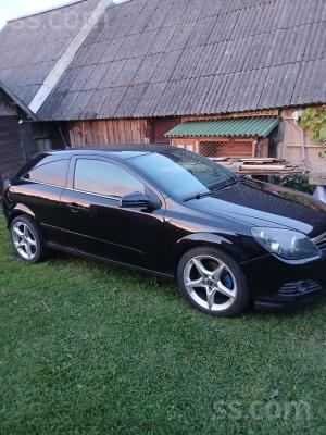 Black Opel Astra 2005 in Jekabpils, with an engine capacity of 1.90 L and mileage of 282 thousand km for 1900 €, photo 4 on AUTOMOTO.COM.LV
