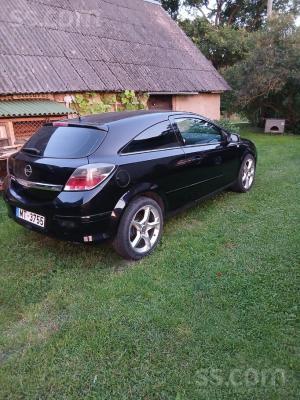 Black Opel Astra 2005 in Jekabpils, with an engine capacity of 1.90 L and mileage of 282 thousand km for 1900 €, photo 5 on AUTOMOTO.COM.LV