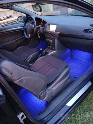 Black Opel Astra 2005 in Jekabpils, with an engine capacity of 1.90 L and mileage of 282 thousand km for 1900 €, photo 6 on AUTOMOTO.COM.LV