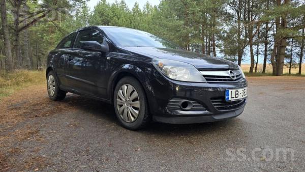 Black Opel Astra 2006 in Talsi, with an engine capacity of 1.90 L and mileage of 269 thousand km for 1490 €, photo 1 on AUTOMOTO.COM.LV
