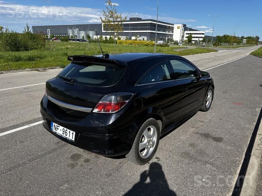 Melns Opel Astra 2006 Rīga, ar dzinēja tilpumu 1.90 L un nobraukumu 234 tūkst. km par 2000 €, foto 5 vietnē AUTOMOTO.COM.LV