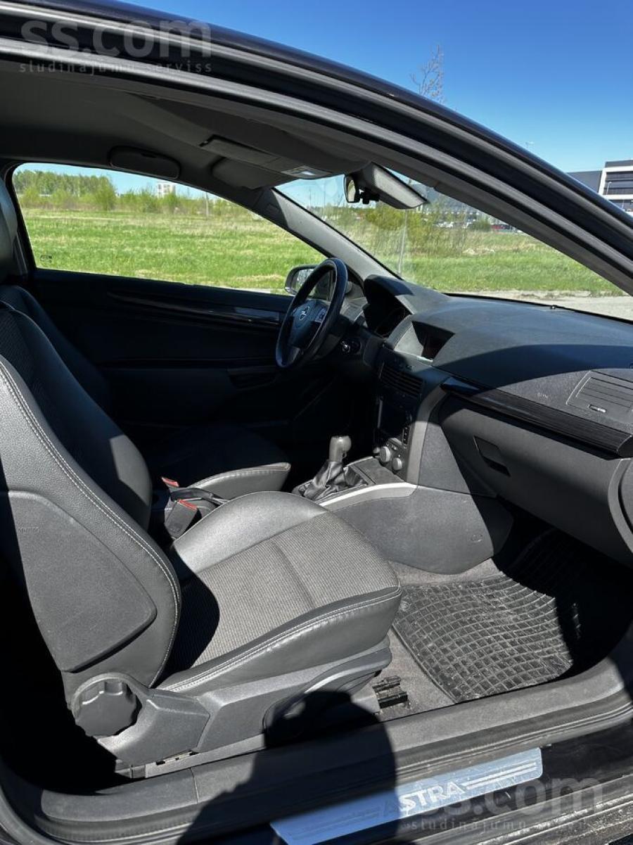 Melns Opel Astra 2006 Rīga, ar dzinēja tilpumu 1.90 L un nobraukumu 234 tūkst. km par 2000 €, foto 7 vietnē AUTOMOTO.COM.LV