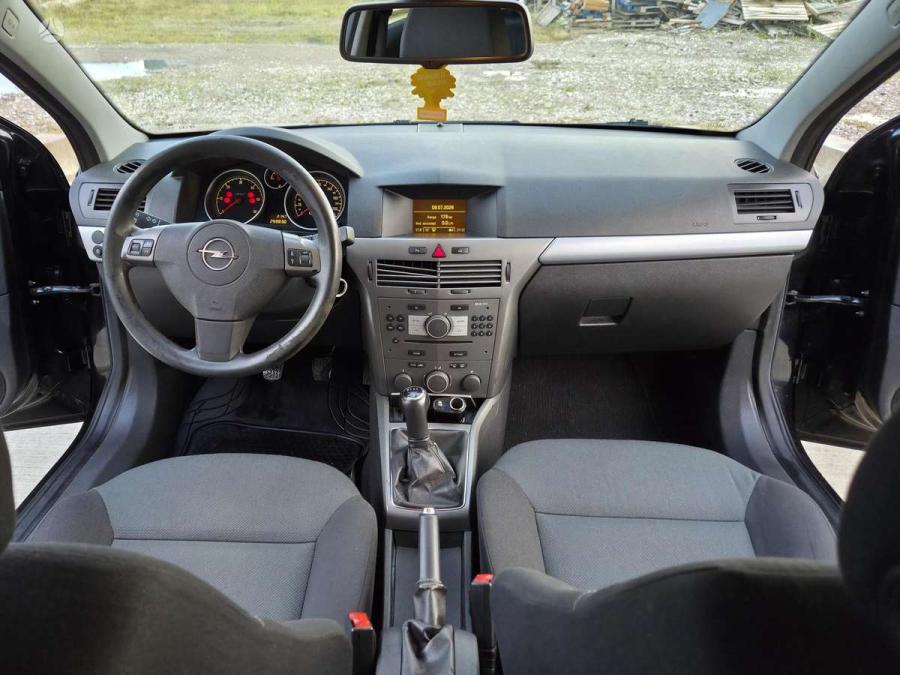 Melns Opel Astra 2006 Kretinga, ar dzinēja tilpumu 1.30 L un nobraukumu 260 tūkst. km par 1499 €, foto 17 vietnē AUTOMOTO.COM.LV