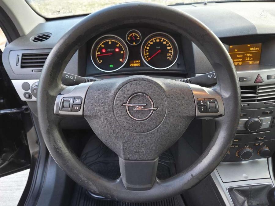 Melns Opel Astra 2006 Kretinga, ar dzinēja tilpumu 1.30 L un nobraukumu 260 tūkst. km par 1499 €, foto 21 vietnē AUTOMOTO.COM.LV