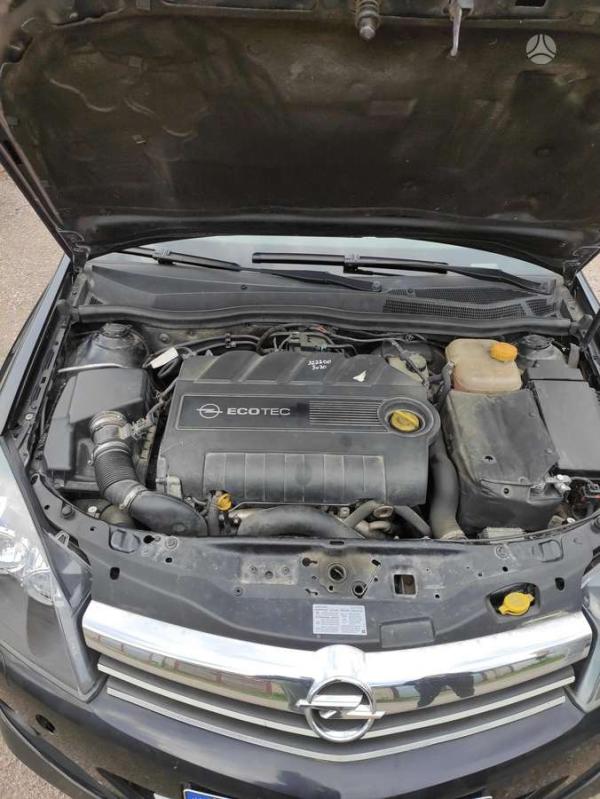 Black Opel Astra 2006 in Jurbarkas, with an engine capacity of 2.00 L and mileage of 331 thousand km for 2000 €, photo 8 on AUTOMOTO.COM.LV