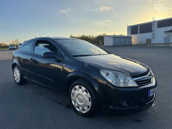 Black Opel Astra 2006 in Panevezys, with an engine capacity of 1.90 L and mileage of 0 thousand km for 499 €, photo 4 on AUTOMOTO.COM.LV